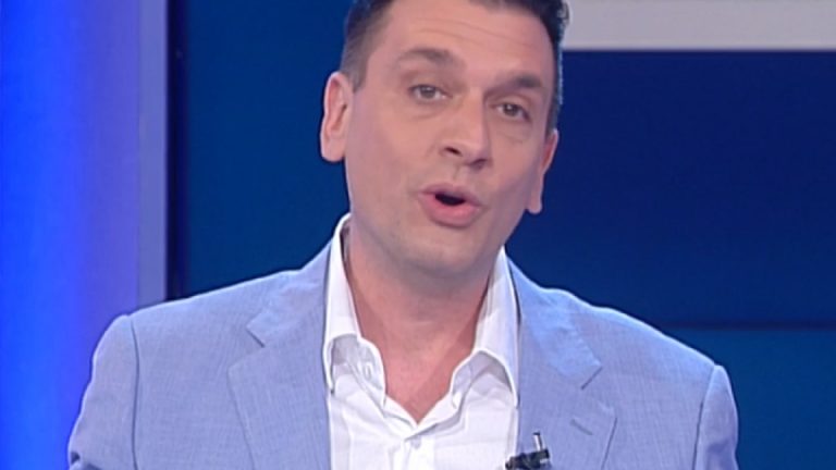 Roberto Poletti e Valentina Bisti fanno una battuta. Marco Liorni ...