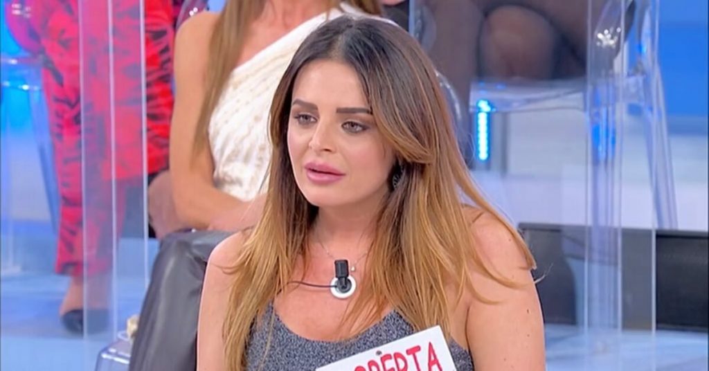 Uomini e Donne, Roberta sbugiarda Michele: Maria De Filippi senza ...