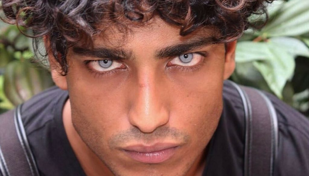 Akash Kumar colore occhi, spunta una segnalazione: “È ricordato per ...