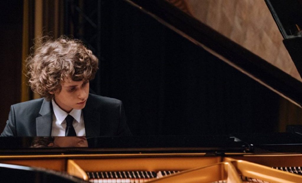 Ario Nikolaus Sgroi (Robbo, La compagnia del cigno): età, altezza ...