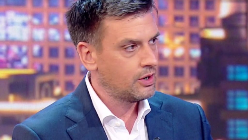 La vita in diretta: Roberto Poletti alla conduzione di un programma ...