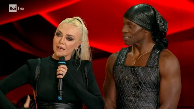 Paola Barale gelata da una domanda a bruciapelo di Carolyn Smith: "Chi ...