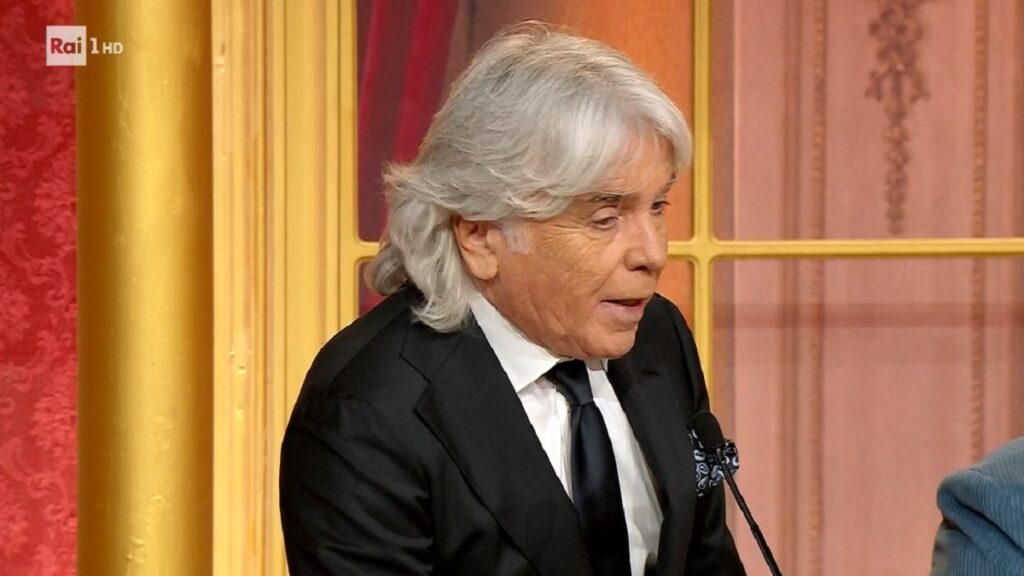 Ivan Zazzaroni confessa: "Perché sto sempre in piedi a Ballando con le ...