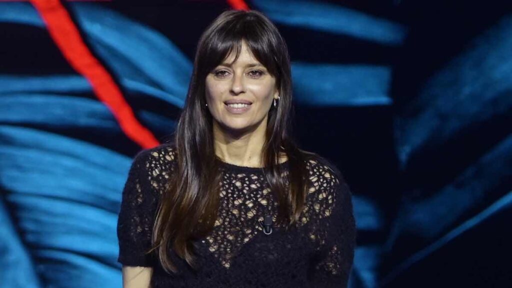 Belve, Claudia Pandolfi senza freni: "Amore per una donna, matrimonio ...
