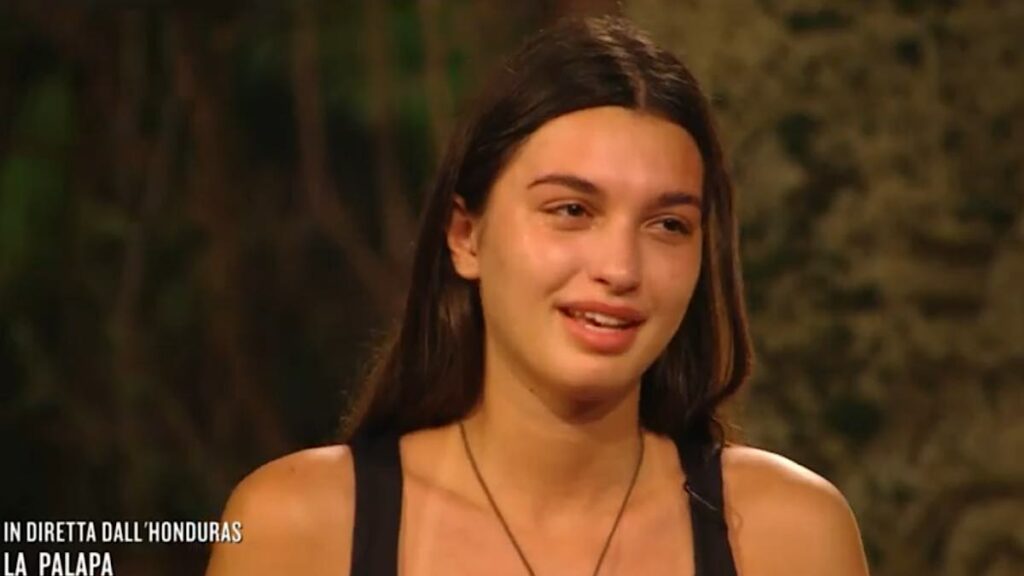 L’Isola dei Famosi, Francesca Bergesio con tutore e stampelle ...