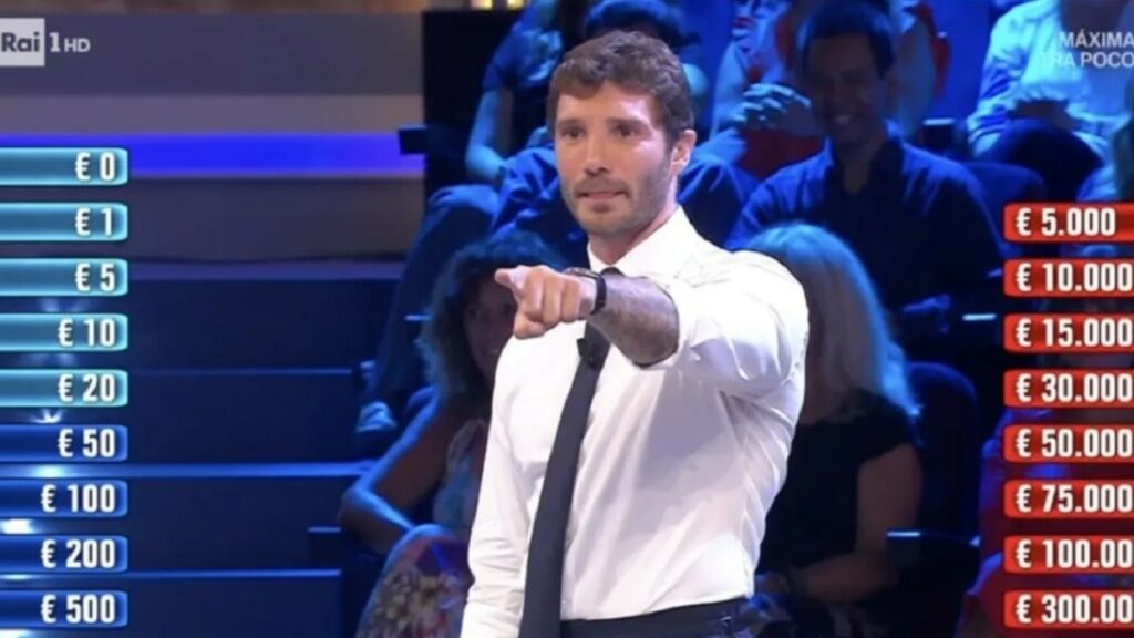 Affari Tuoi, ascolti prima puntata: com’è andato l'esordio di Stefano ...