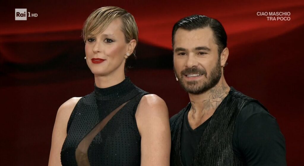 Ballando, fuori onda di Angelo Madonia sulla Lucarelli: “Mi ha messo in ...