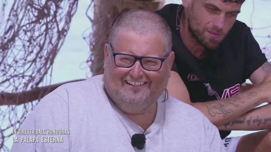 L'Isola dei Famosi, nuovo affondo su Mario Adinolfi: "Non merita di ...