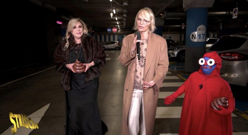 Striscia La Notizia: le foto di Maria De Filippi inviata, tapiro a ...